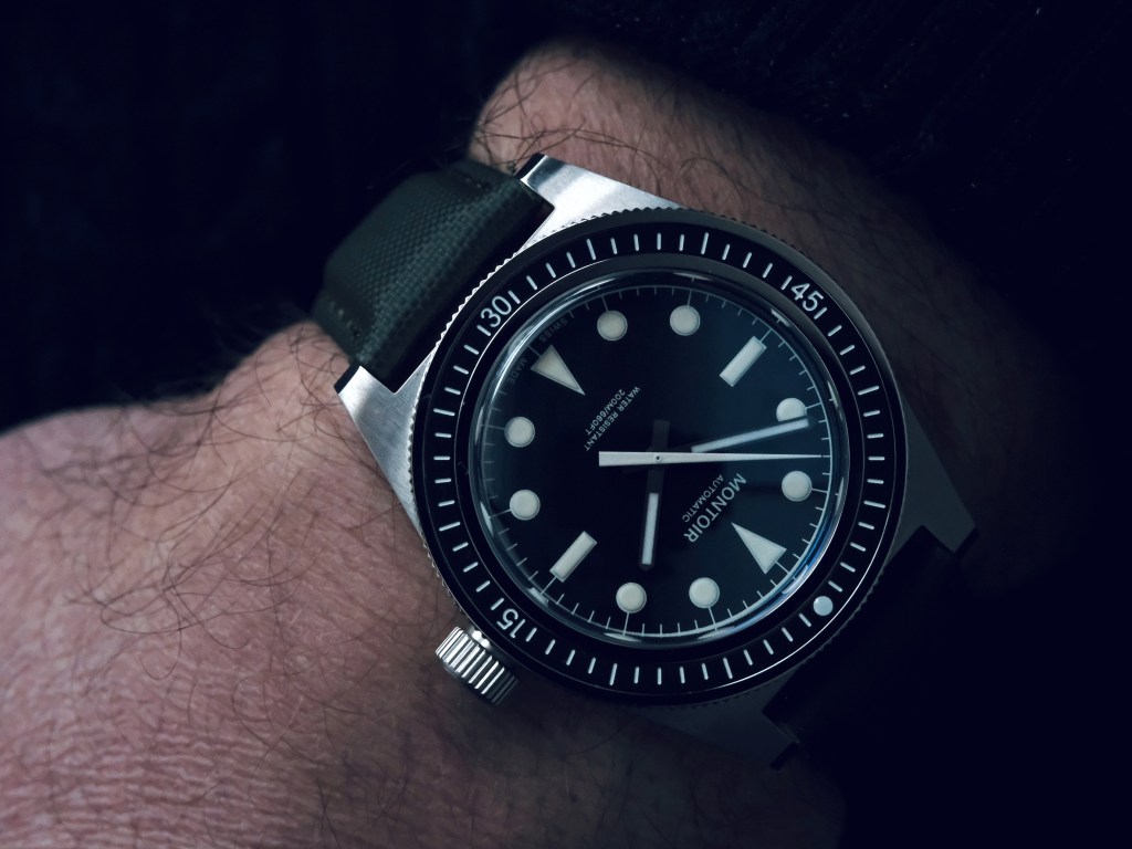 The Versatile Montoir Dive Watch: A Closer Look - The Calibrated Wrist